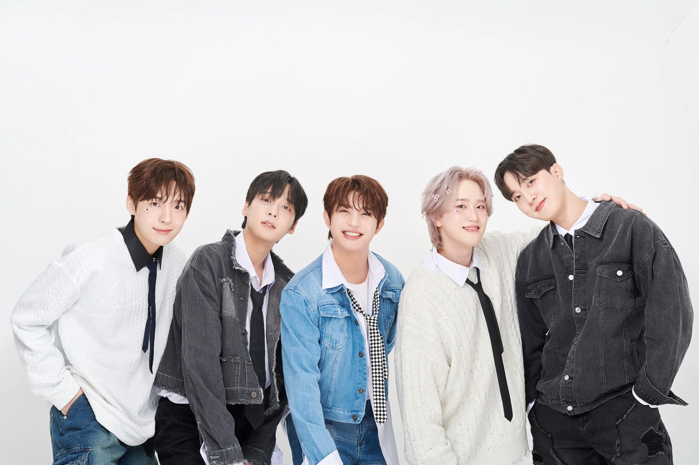 EPIC TRAVELS | Kpop Wiki | Fandom