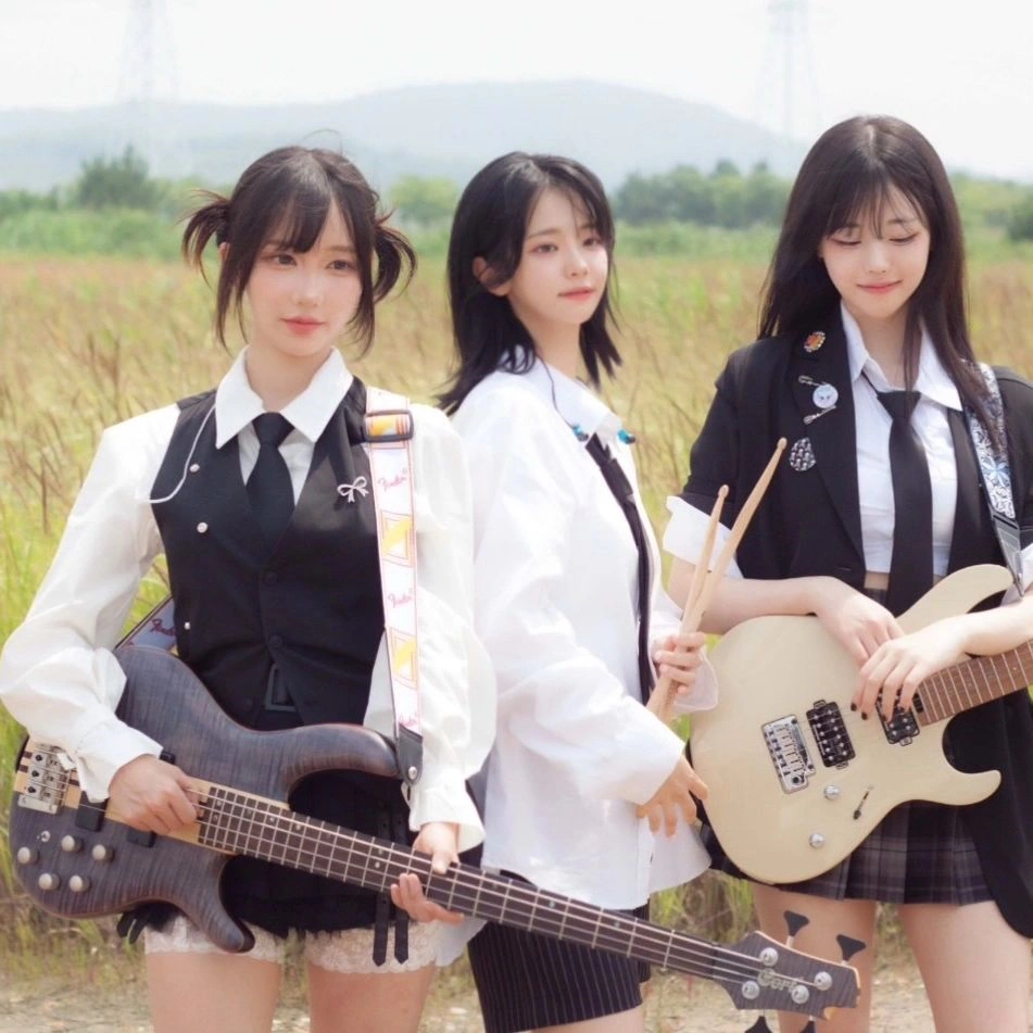 QWER/Gallery | Kpop Wiki | Fandom