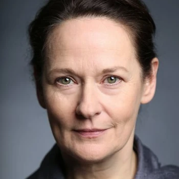 Beatrice Comins | Krypton Wiki | Fandom