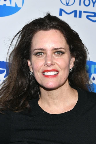 Ione Skye | La Brea Wiki | Fandom