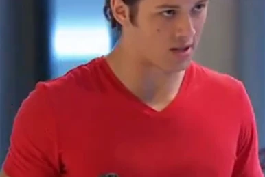Leo Howard Bizeps