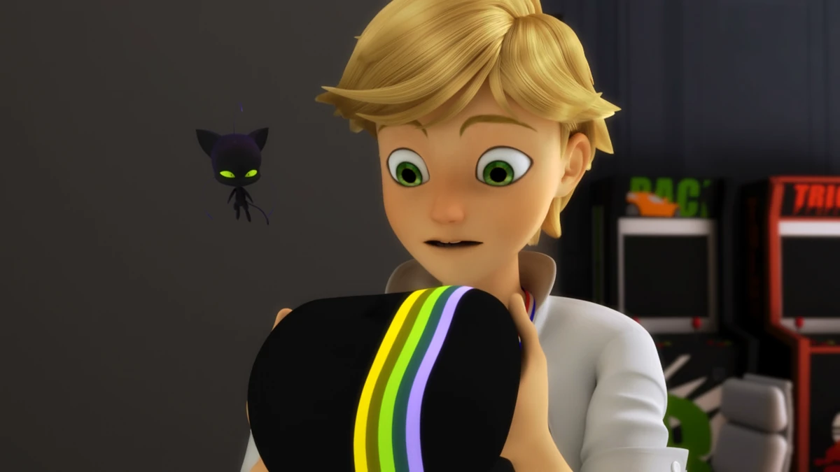 List of minor objects/Gallery/Clothing & accessories | Miraculous ...