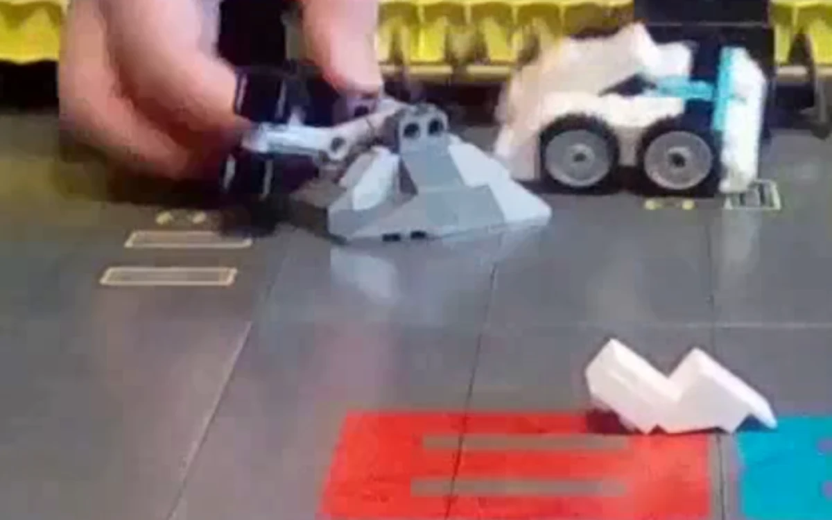 Beta | Lego Bot Wiki | Fandom