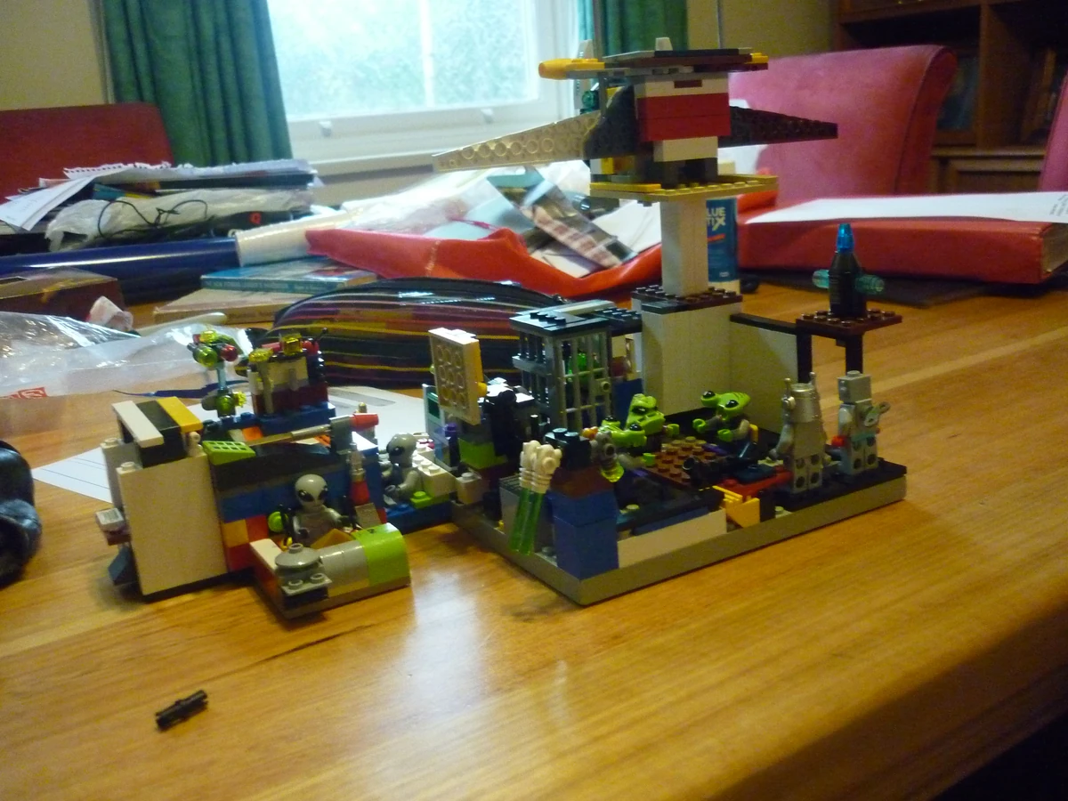 Custom:Alien Trade Base | Brickipedia | Fandom