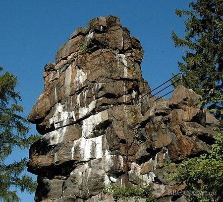 Le rocher de Grand-mère | Wiki Les légendes du monde | Fandom