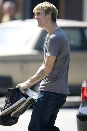 Aaron Carter | Levi's Wiki | Fandom