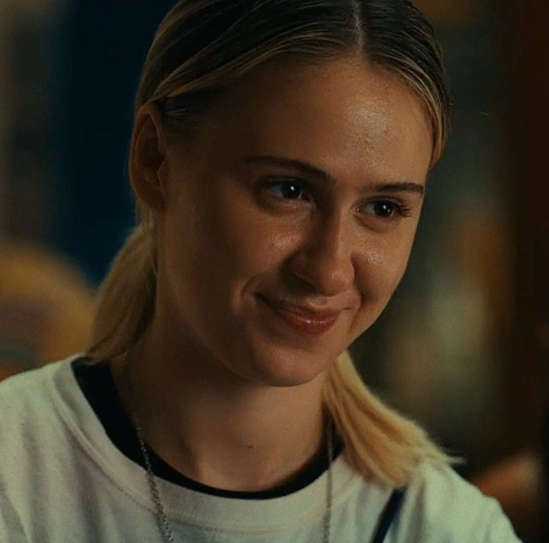 Bee (Bodies Bodies Bodies) | LGBT Characters Wikia | Fandom