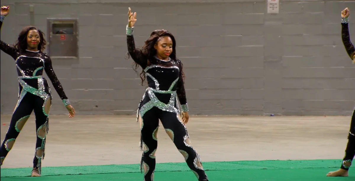 Wigging Out | Bring It! Wiki | Fandom