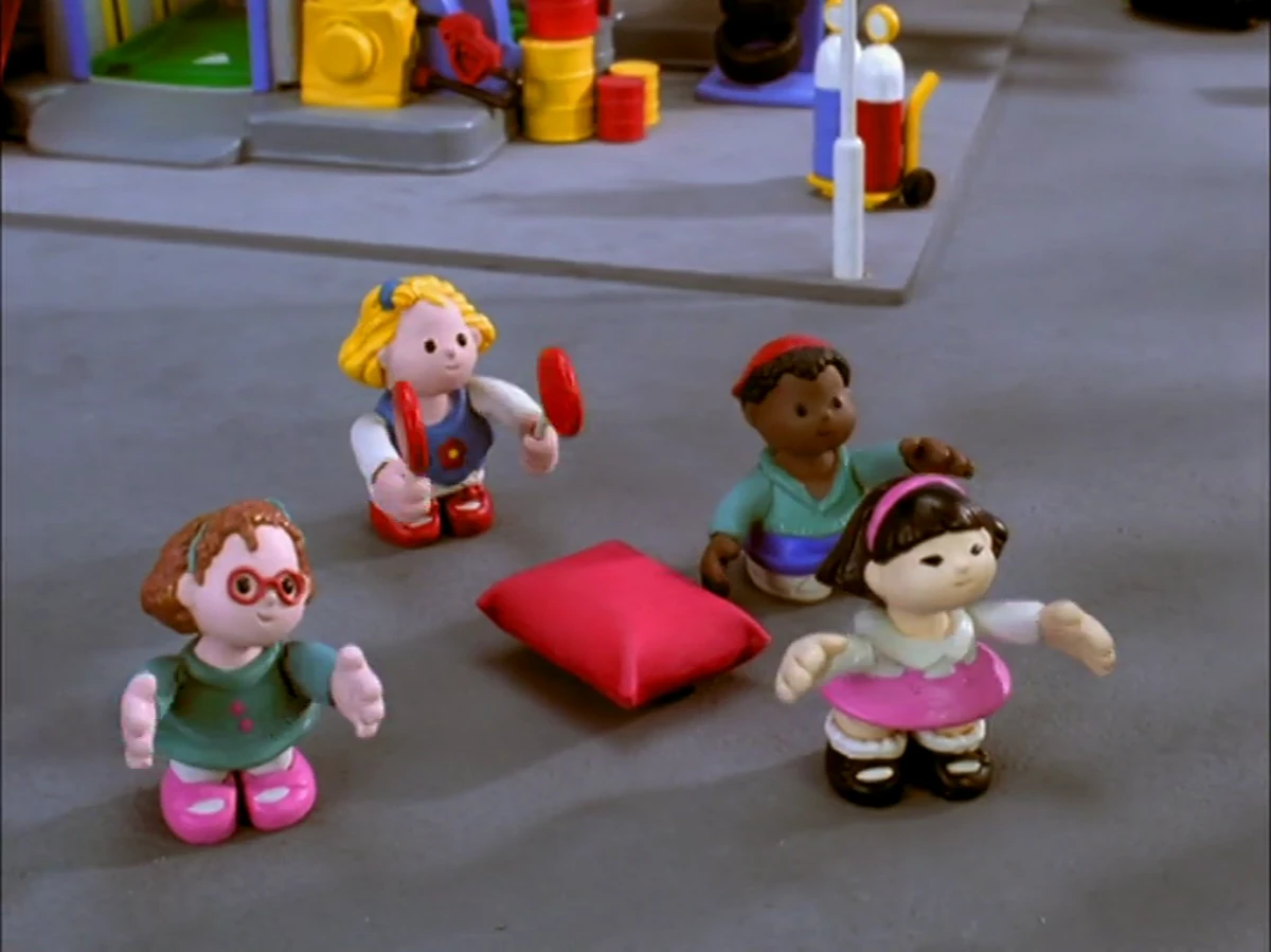 Episode 104: Maggie's Friends Pitch in | Little People Wiki | Fandom