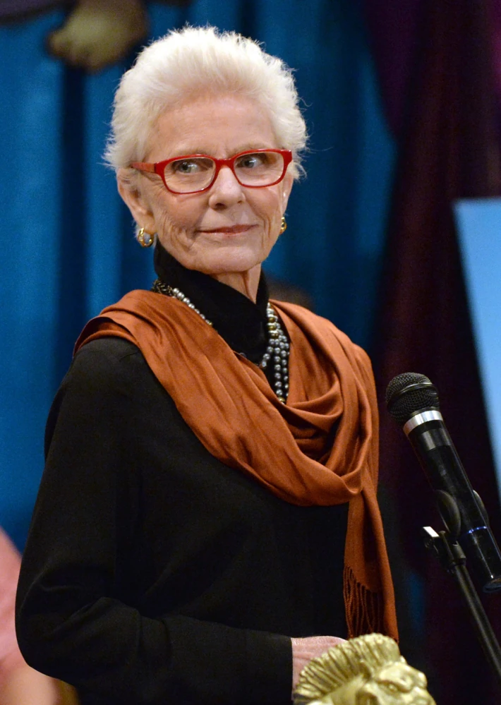 Great-Aunt Hillary | Liv and Maddie Wiki | Fandom