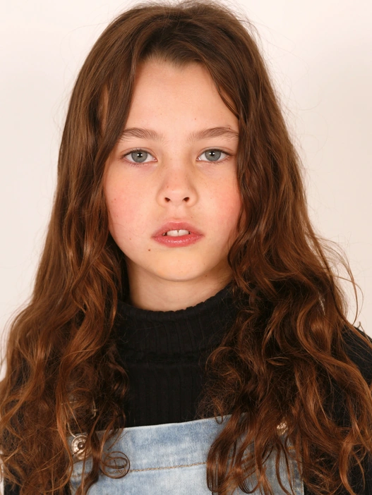 Beau Gadsdon | Live Action Wiki | Fandom