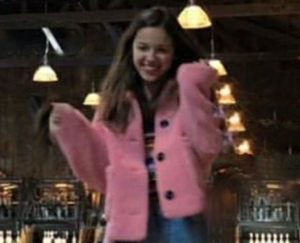 Royals | ʟɪᴢᴢɪᴇ'ꜱ ᴍᴀɢɪᴄ Qᴜᴇᴇɴᴅᴏᴍ Wiki | Fandom