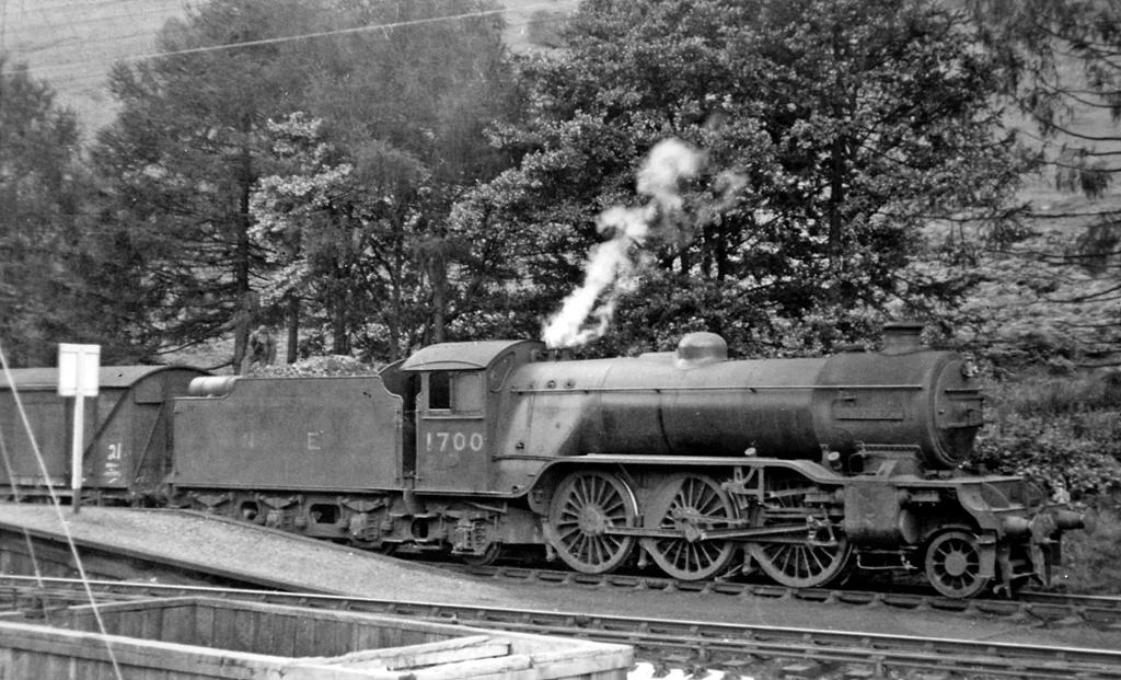 LNER Class V4 | London and North Eastern Railway Wiki | Fandom