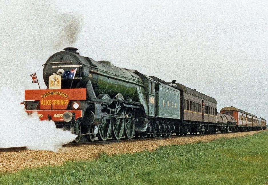 4472 LNER Preserved Class A3 4 6 2 4472 "Flying Scotsman" With 2 ...