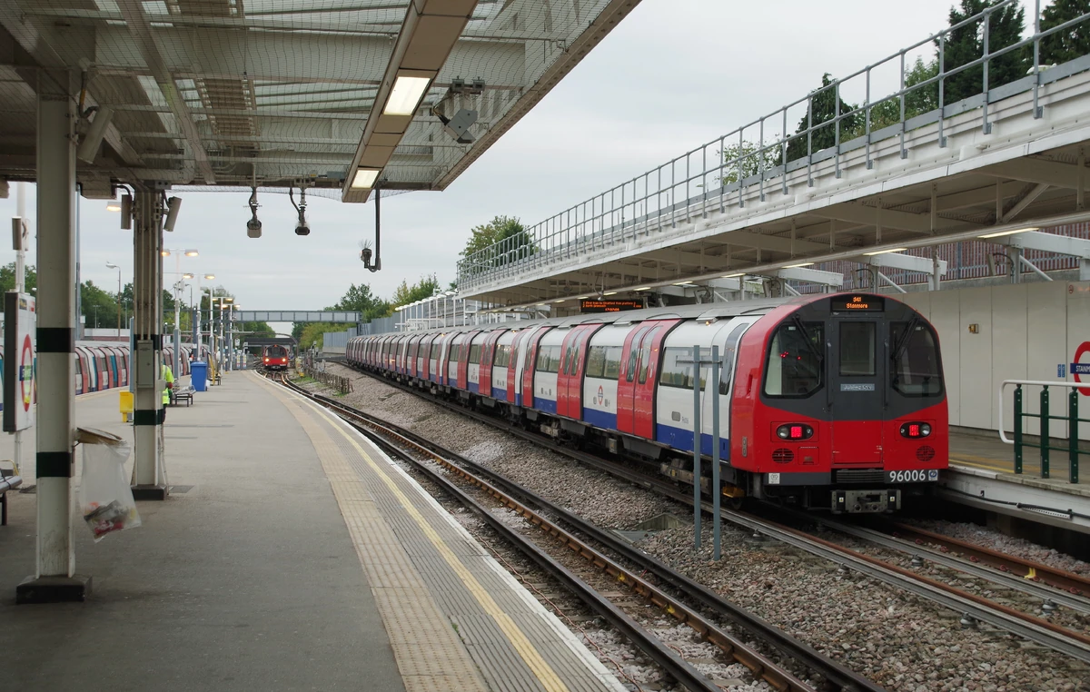 London Underground 1996 Stock | London Wiki | Fandom
