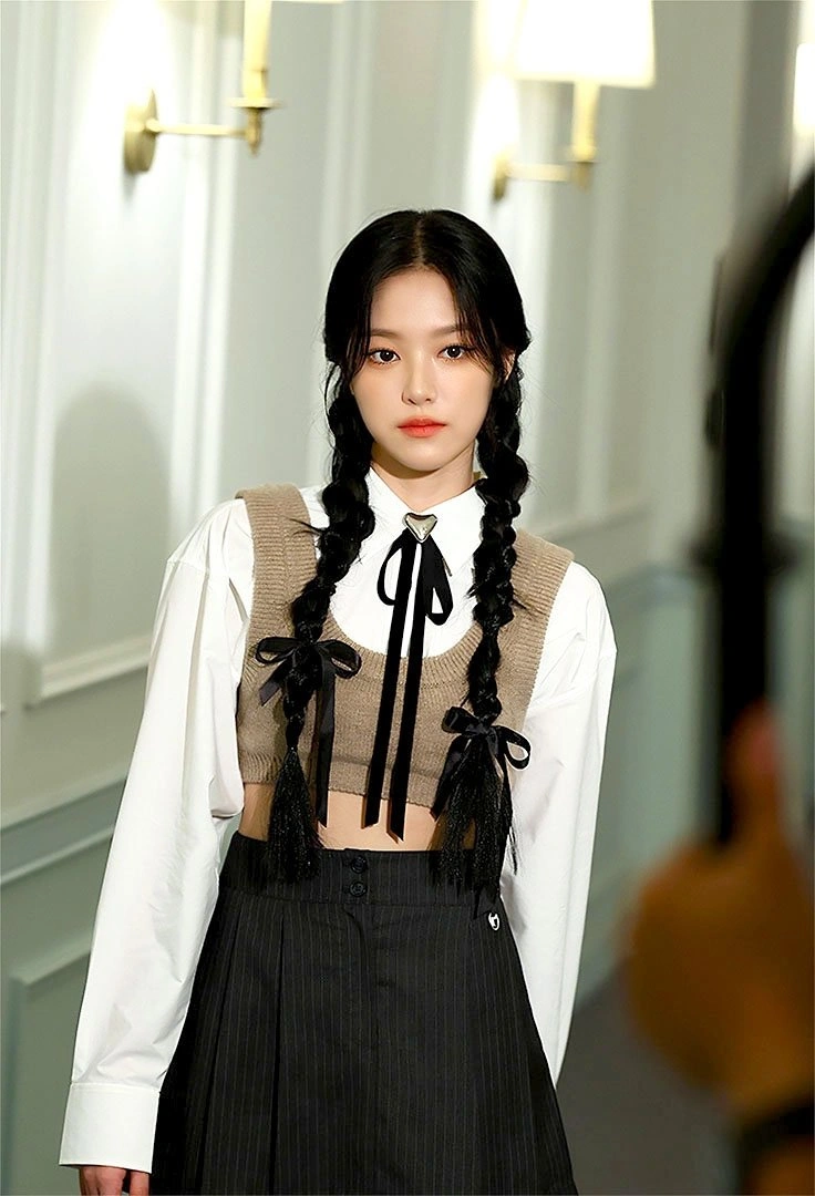 Sensitive | LOOΠΔ Wiki | Fandom