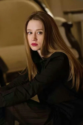 Flora Carrow | Los Cincos Wiki | Fandom