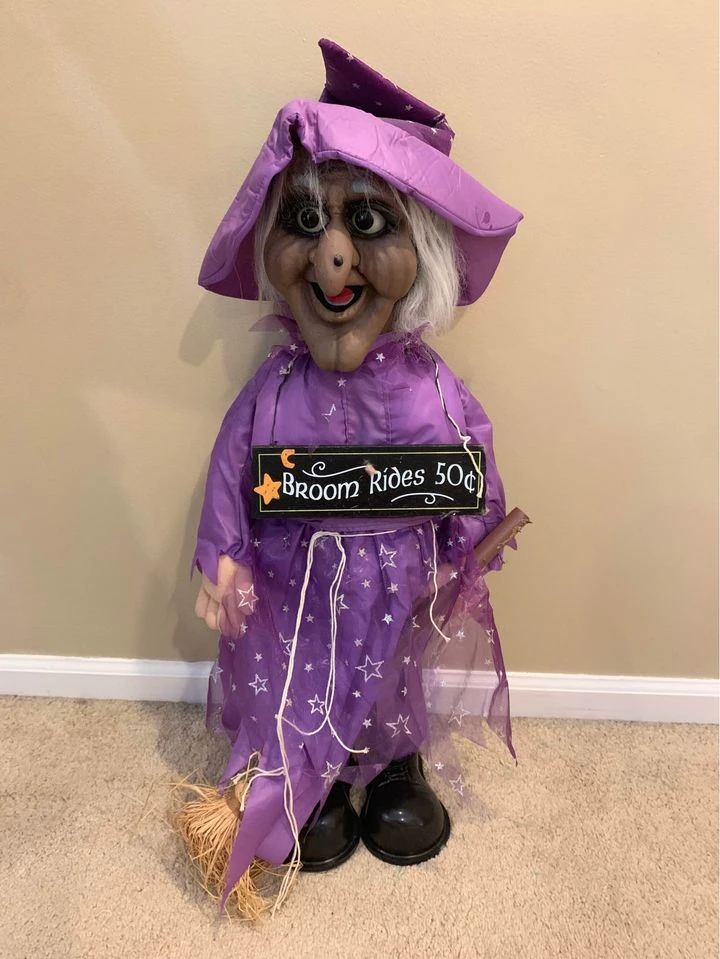 Witch Greeter (Purple Dress) | Lost Animatronics Wiki | Fandom