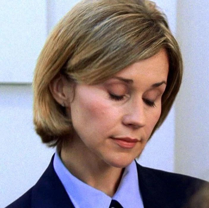 Кассир авиакомпании Oceanic | LOST | Fandom