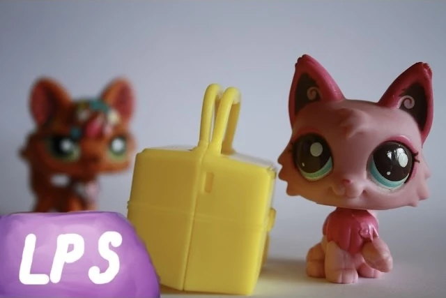 Famous (moccalps) | LPSTube Wiki | Fandom