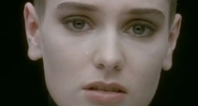 Category:Videos featuring extreme close-ups | Music Video Wiki | Fandom