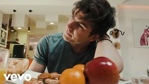 Qué Tienes Tú | Music Video Wiki | Fandom