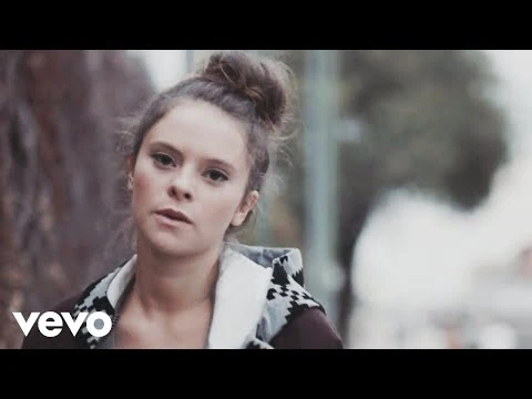 Lontano | Music Video Wiki | Fandom