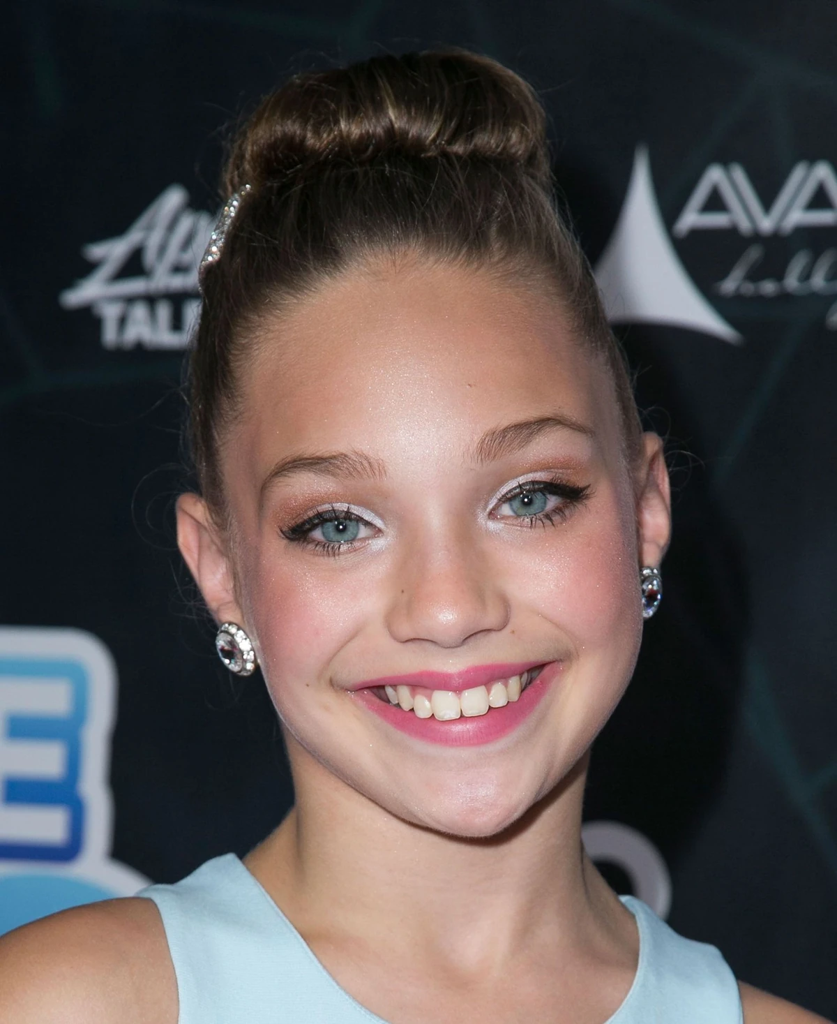 2014 Industry Dance Awards Honoring Nigel Lythgoe | Maddie Ziegler Wiki ...