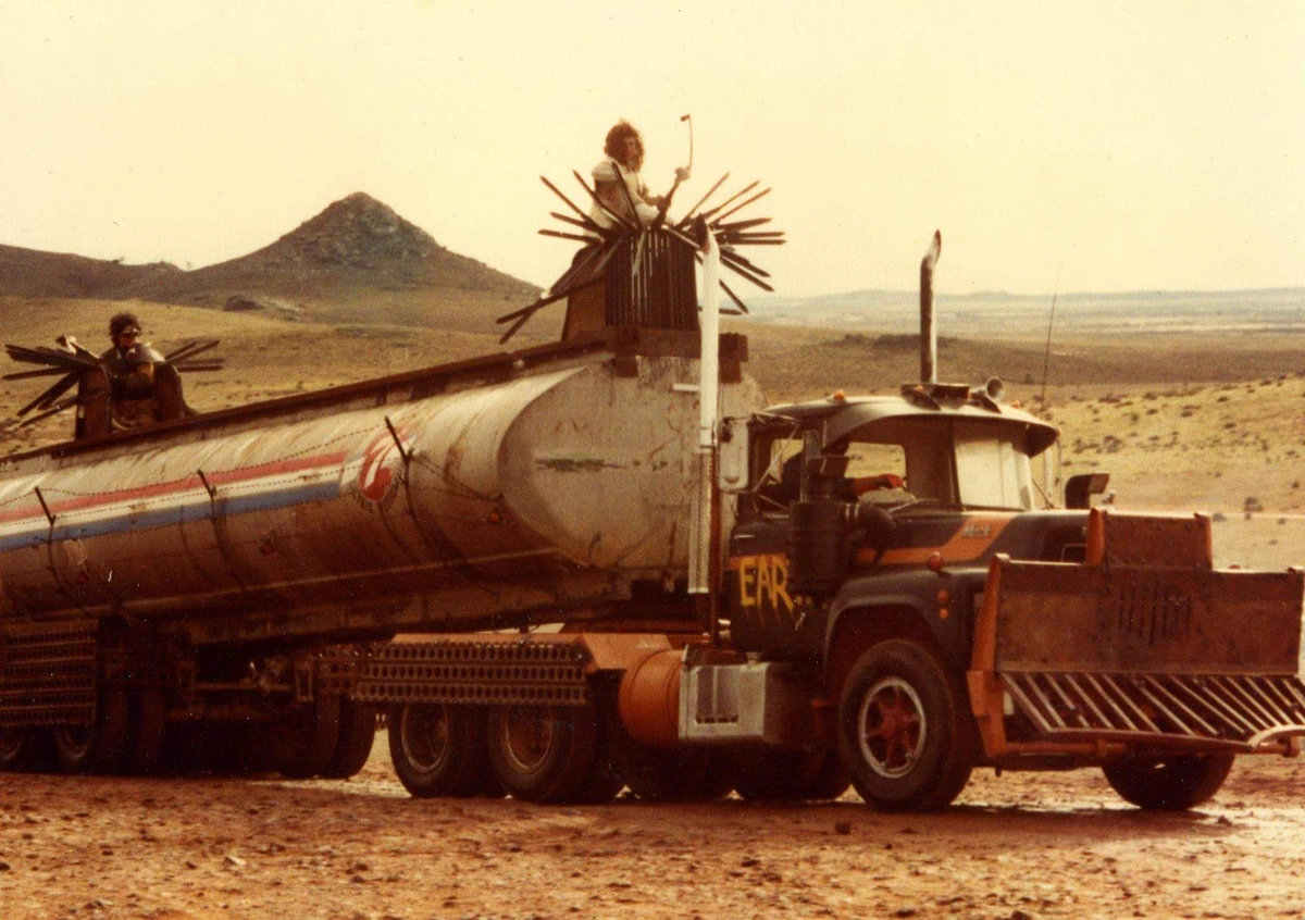 Camion-citerne | Wiki MAD MAX | Fandom