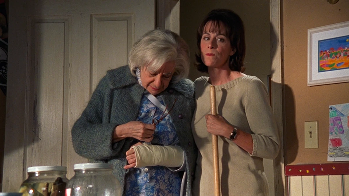Old Mrs. Old | Malcolm in the Middle Wiki | Fandom
