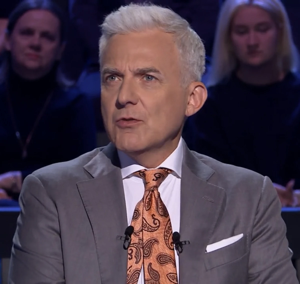 WWTBAM Series 18 (Poland) Episode 401 Outfit and Tie | Marcel Wiki | Fandom