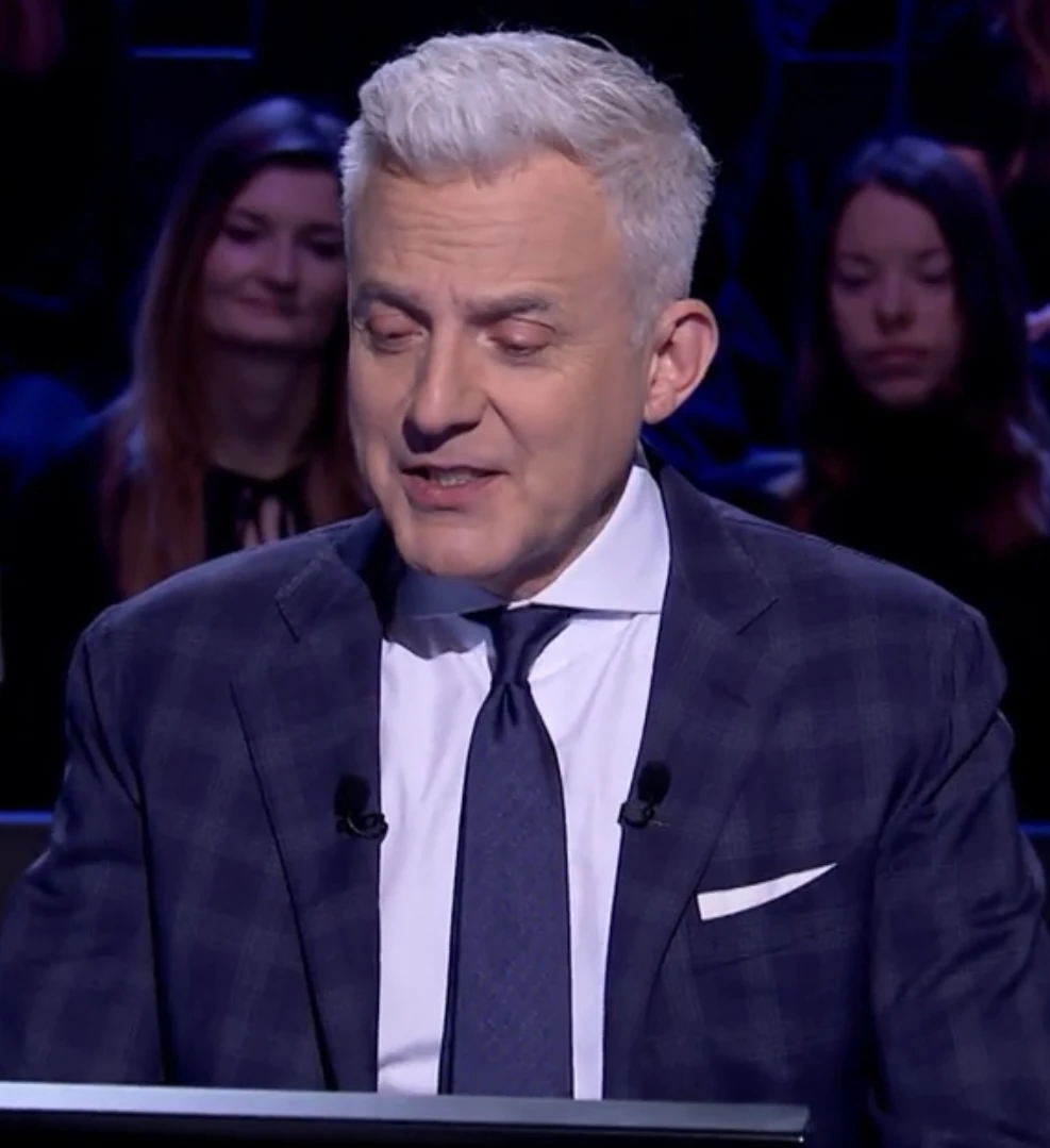 WWTBAM Series 22 (Poland) Episode 570 Outfit and Tie | Marcel Wiki | Fandom