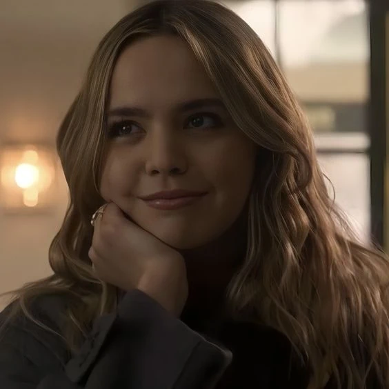 Elle Pierce | Mariana Oliva Series Wiki | Fandom