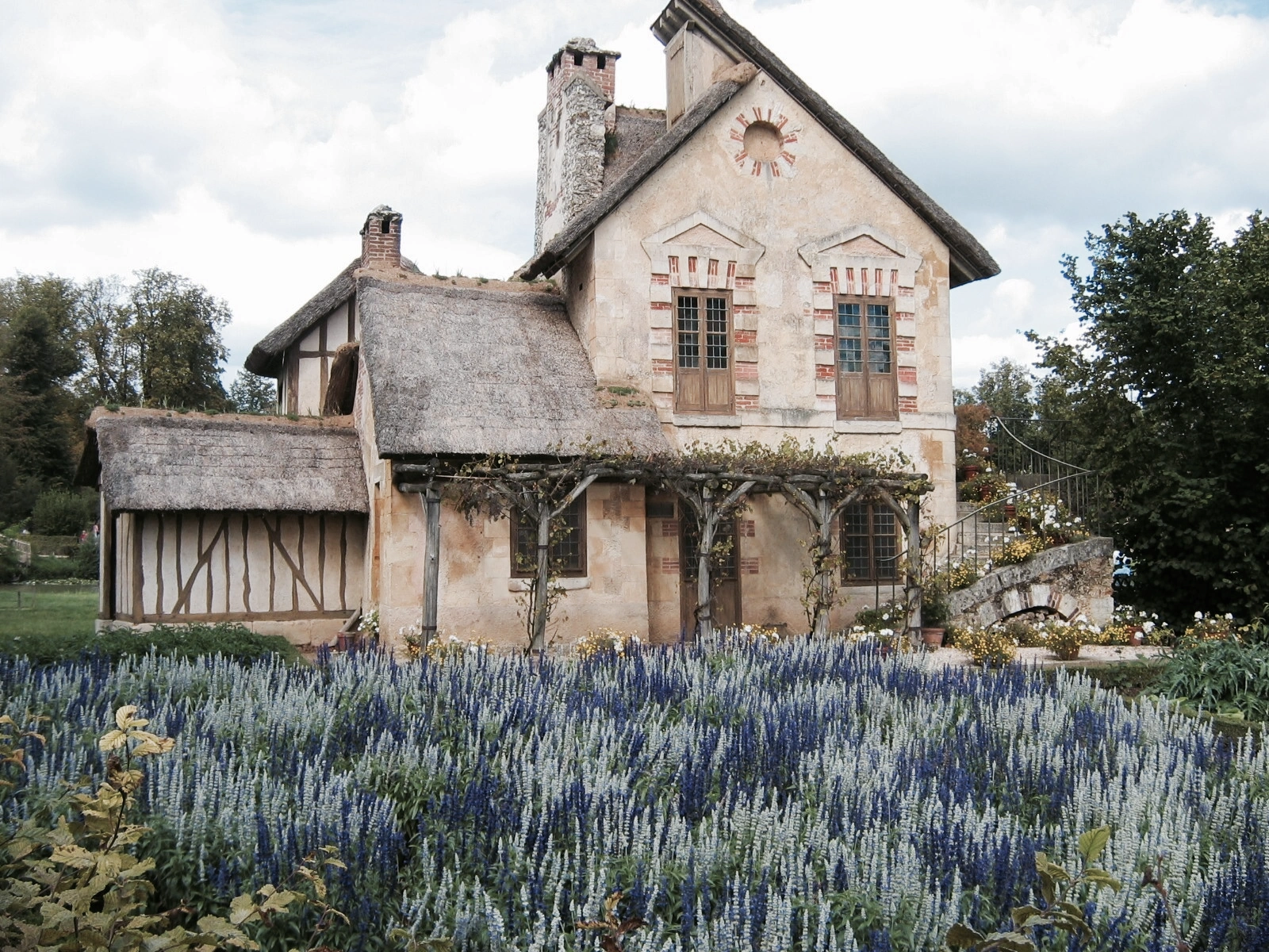 Hamlet Of Marie Antoinette Versailles France Pixdaus Queen's Hamlet