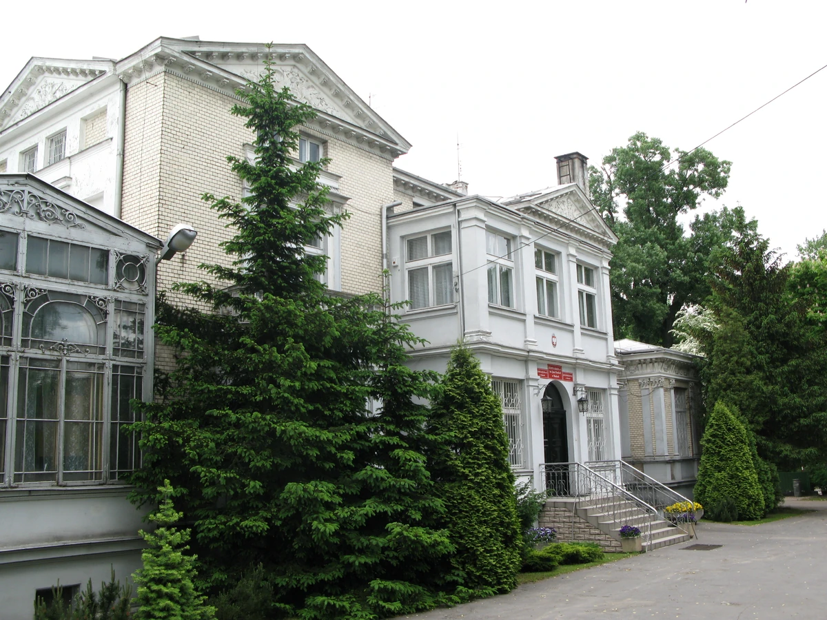 Gimnazjum nr 1 | Marki Wikia | Fandom