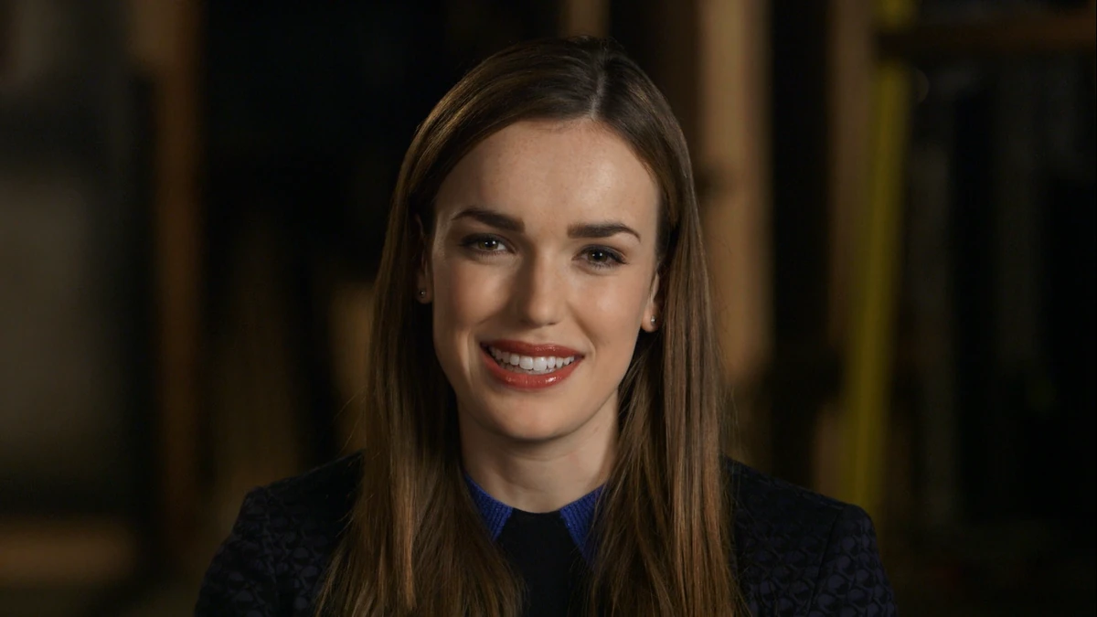 Elizabeth Henstridge Agent Simmons