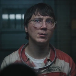 Paul Dano Gevangenen Gezwollen Gezicht