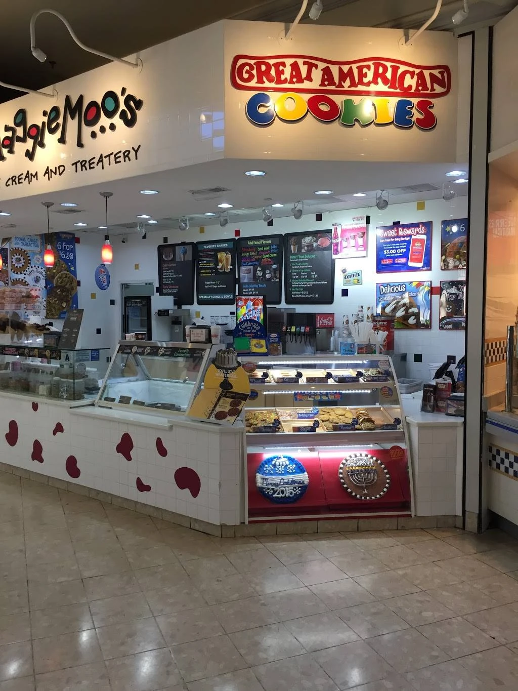 MaggieMoo's Ice Cream & Treatery/Store design gallery | Dream Plane ...