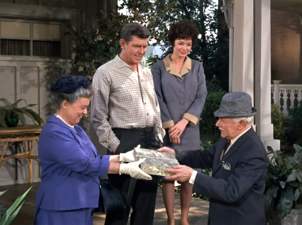 Aunt Bee the Swinger | Mayberry Wiki | Fandom