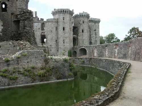 Moat | Medieval Wiki | Fandom