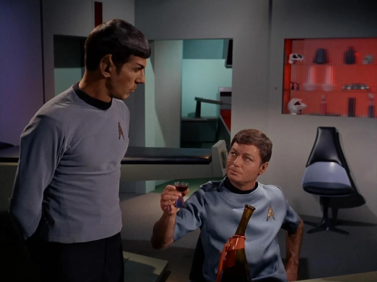 Saurianischer Brandy | Memory Alpha, das Star-Trek-Wiki | Fandom