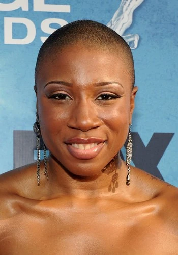 Aisha Hinds | Memory Alpha | Fandom