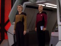 Przybycie na USS Enterprise