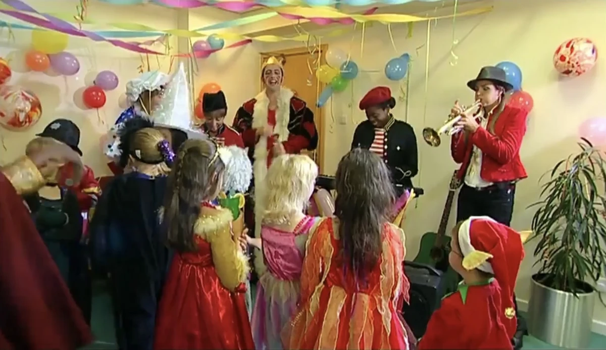 The Fancy Dress | Me Too Wiki | Fandom