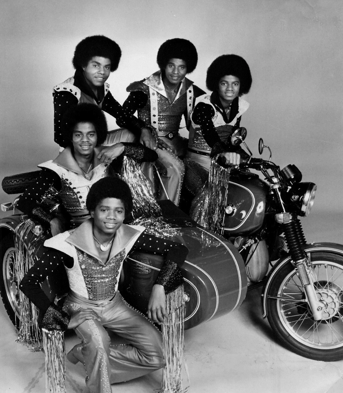 Michael Jackson With His Brothers And Sisters