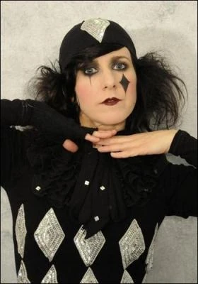 Dee Plume | The Mighty Boosh Wiki | Fandom