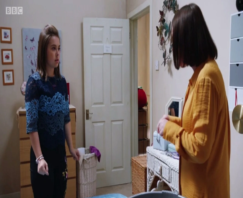 Millie in the Mirror | Millie Inbetween Wikia | Fandom