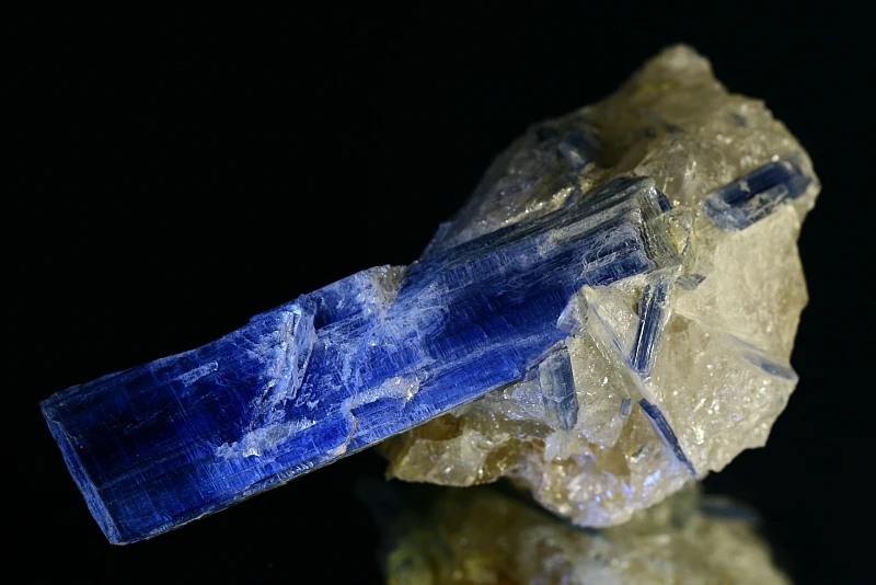 Kyanit | Minerały Wiki | Fandom