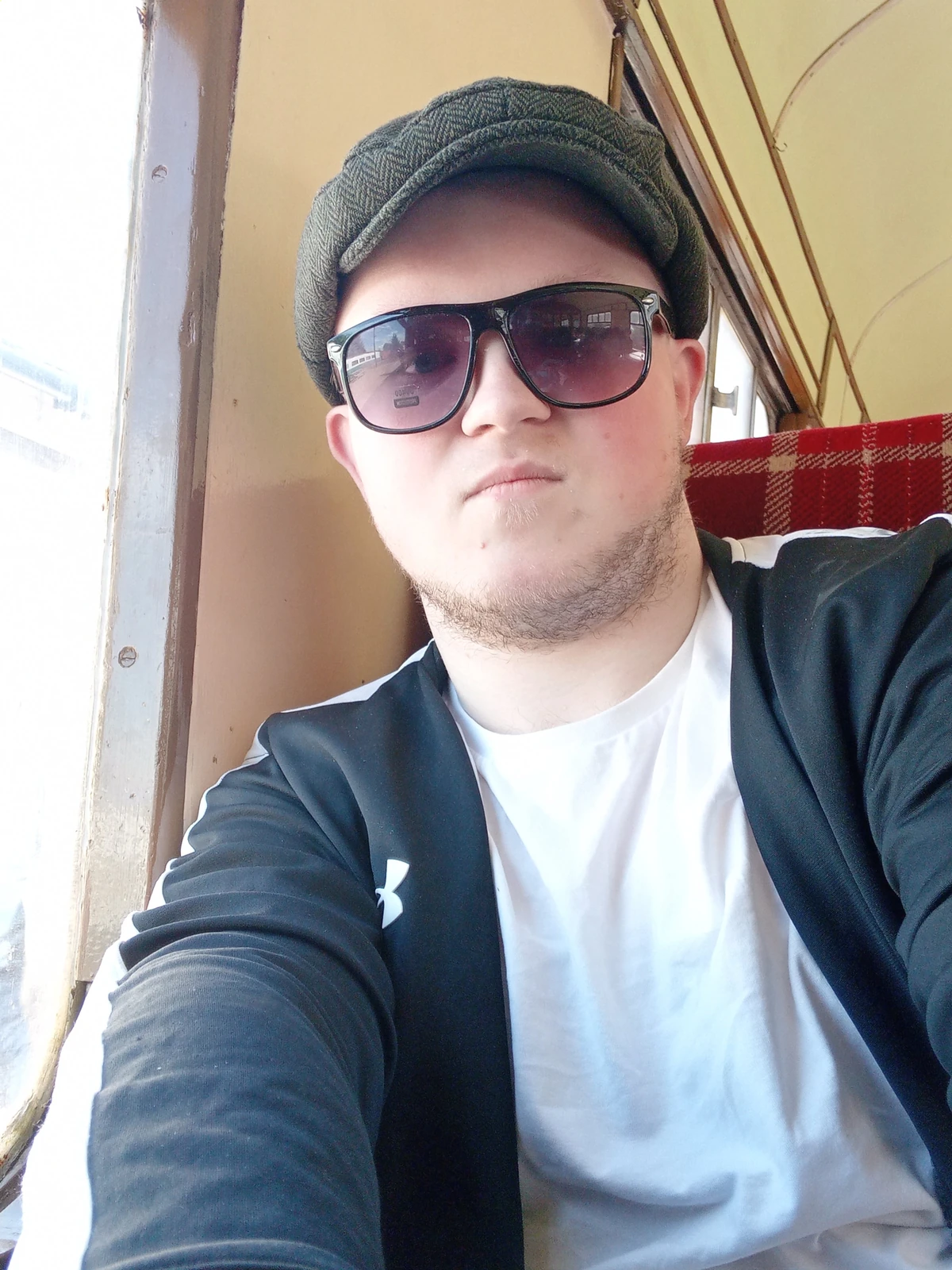 Liam Mcintyre | Minitubia | Fandom