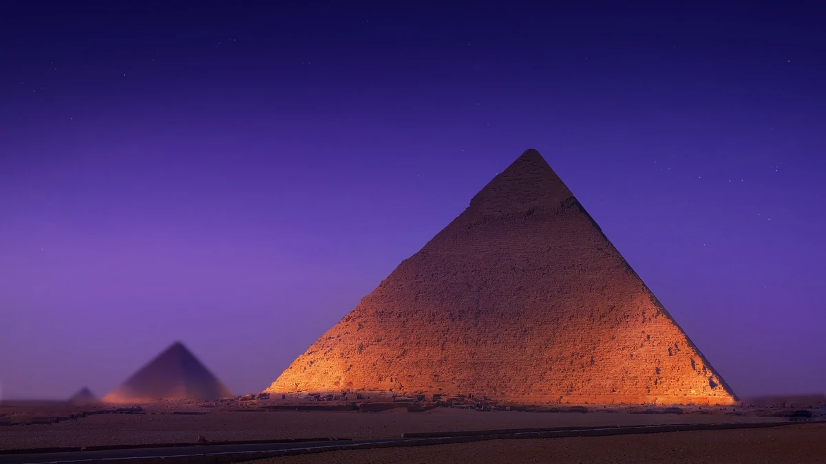Pyramide de Mykérinos | Wiki Miraculous Ladybug | Fandom